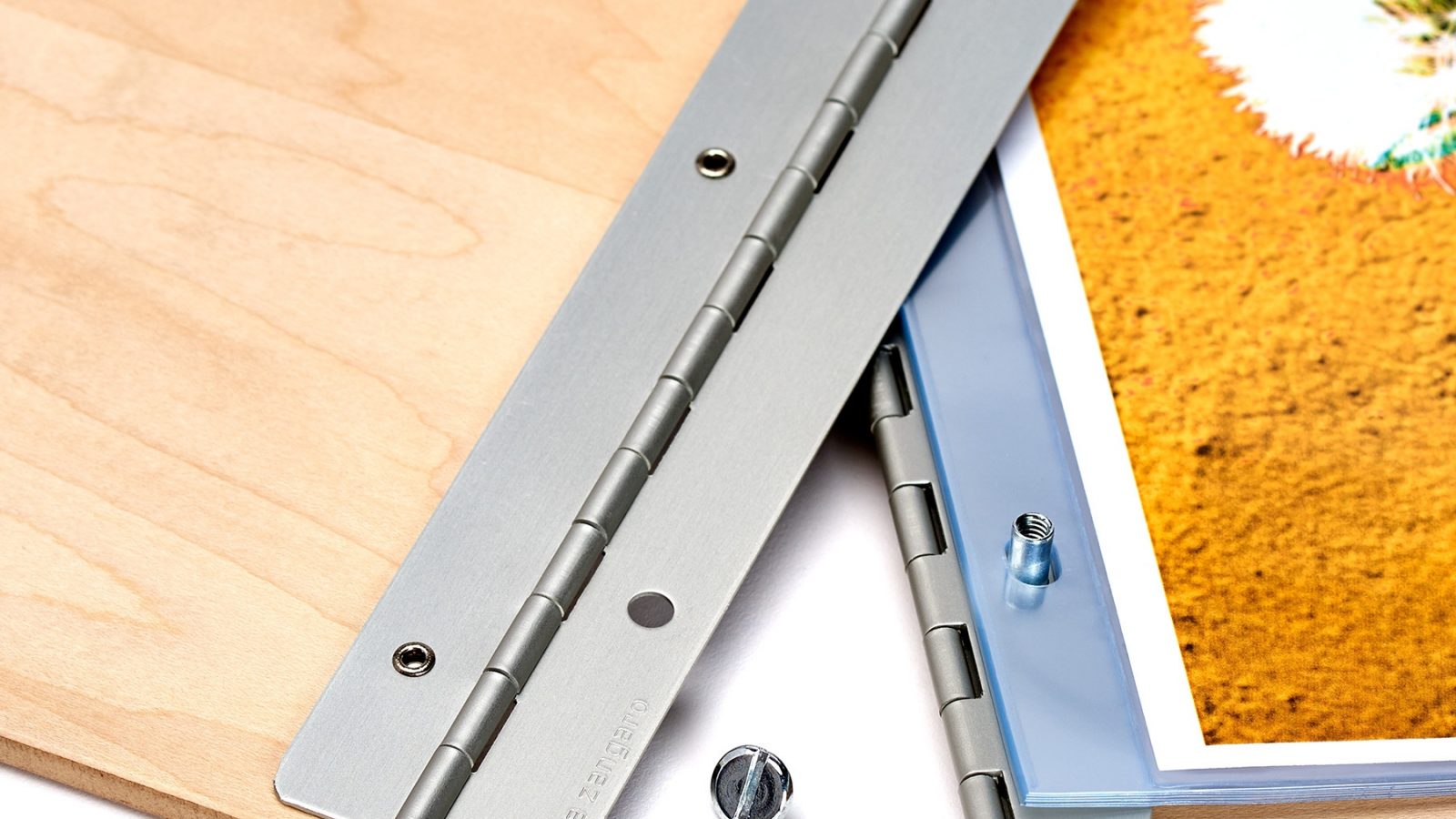 Pina Zangaro Maple 8.5"x11" Portrait Screwpost Portfolio Book (sheets – Portfolios and Art Cases